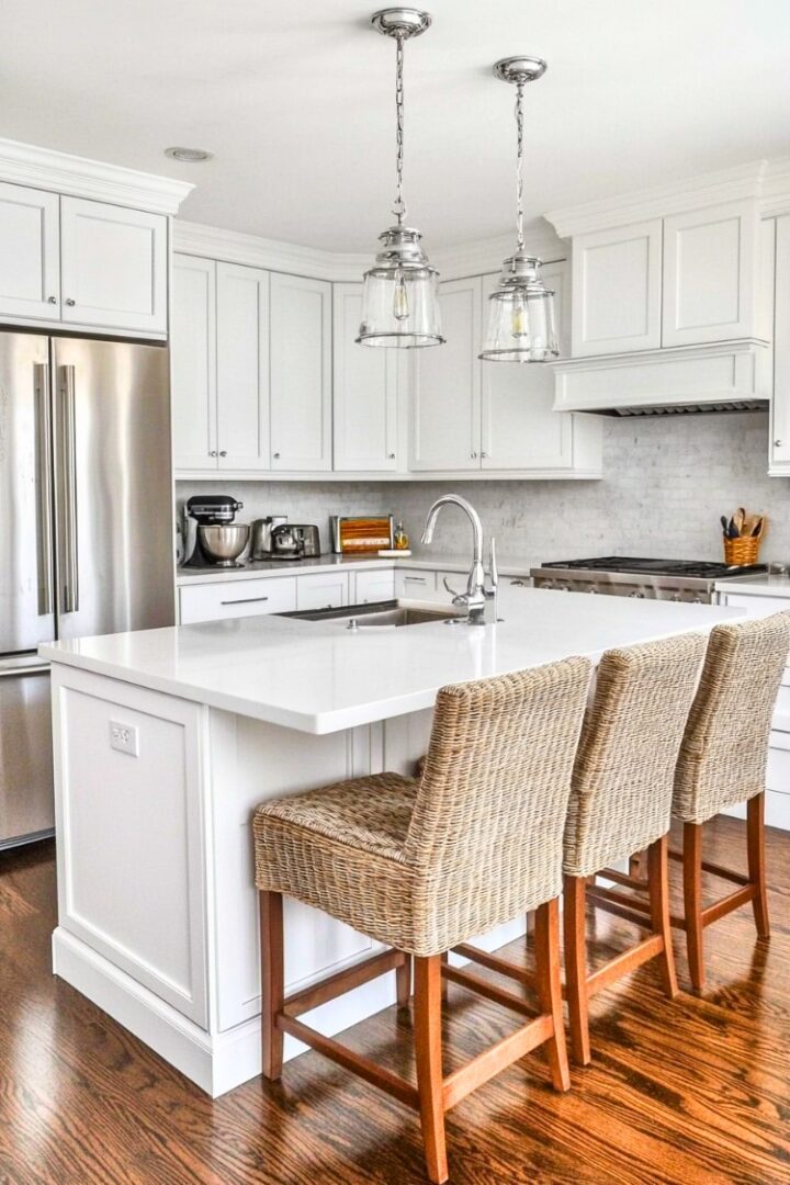 L-Shaped Kitchens with Islands That Just Work - H.M.G