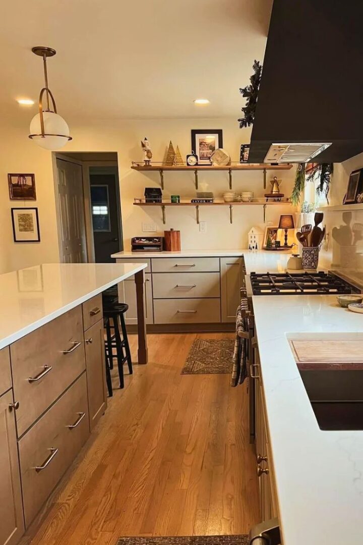 Stunning L-Shaped Kitchens with Islands That Maximize Every Corner - H.M.G