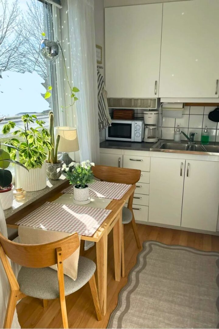 40 Clever Dining Area Ideas for Small Kitchens - H.M.G