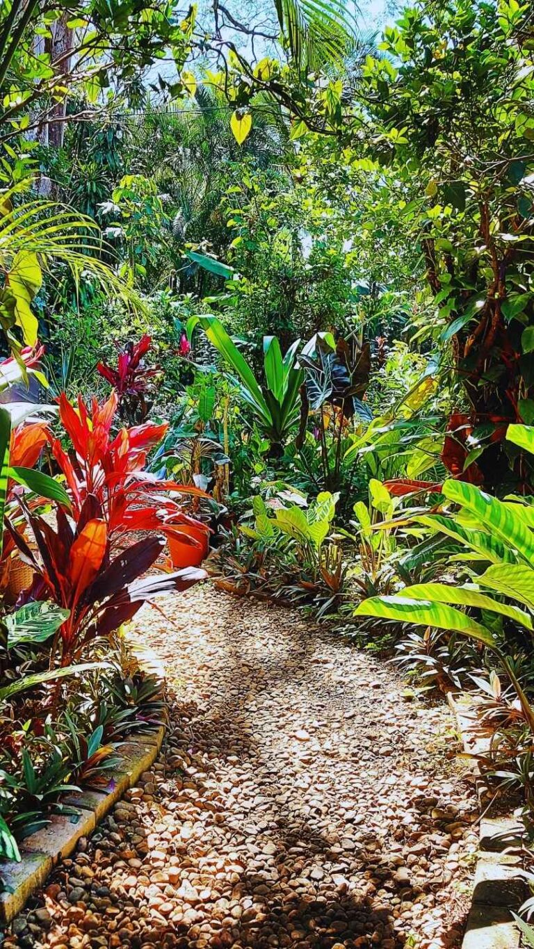 20+ Bohemian Garden Pathway Inspirations for Serenity Seekers - H.M.G