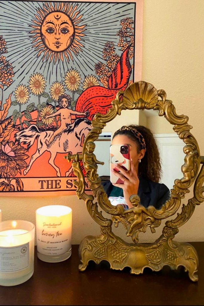 25+ Artistic Boho Mirror Ideas for an Effortlessly Stylish Room - H.M.G