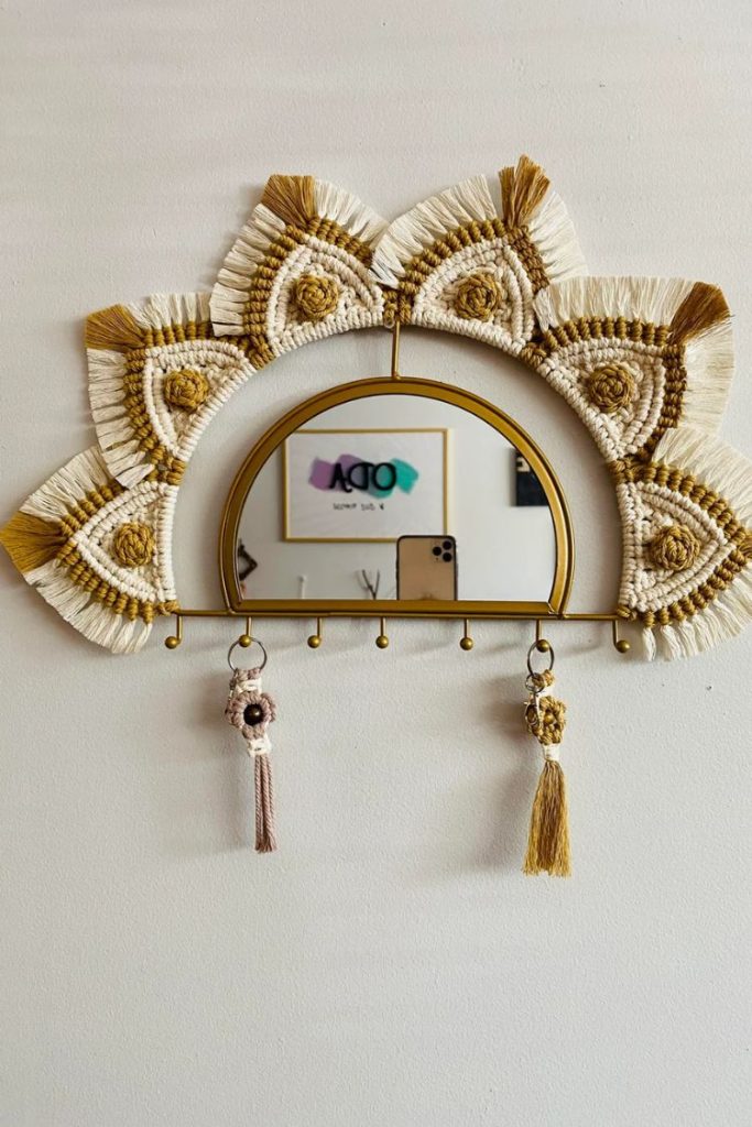 25+ Artistic Boho Mirror Ideas for an Effortlessly Stylish Room - H.M.G