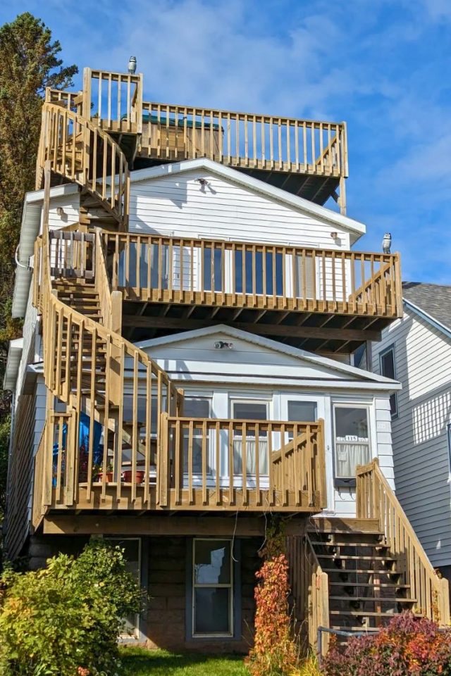 25+ Creative Deck Stair Ideas That Will Make Your Neighbors Jealous ...