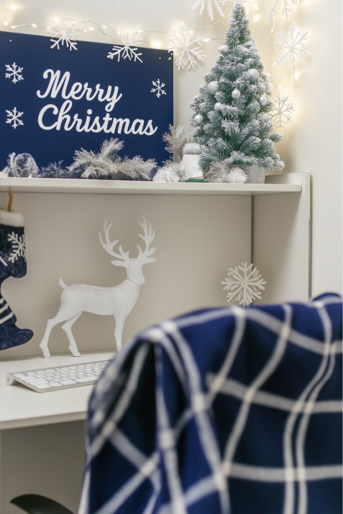 15+ Christmas Cubicle Decor Ideas To Outshine Your Office - H.M.G