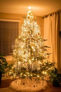 20 Creative White Christmas Tree Color Schemes to Match Your Vibe - H.M.G