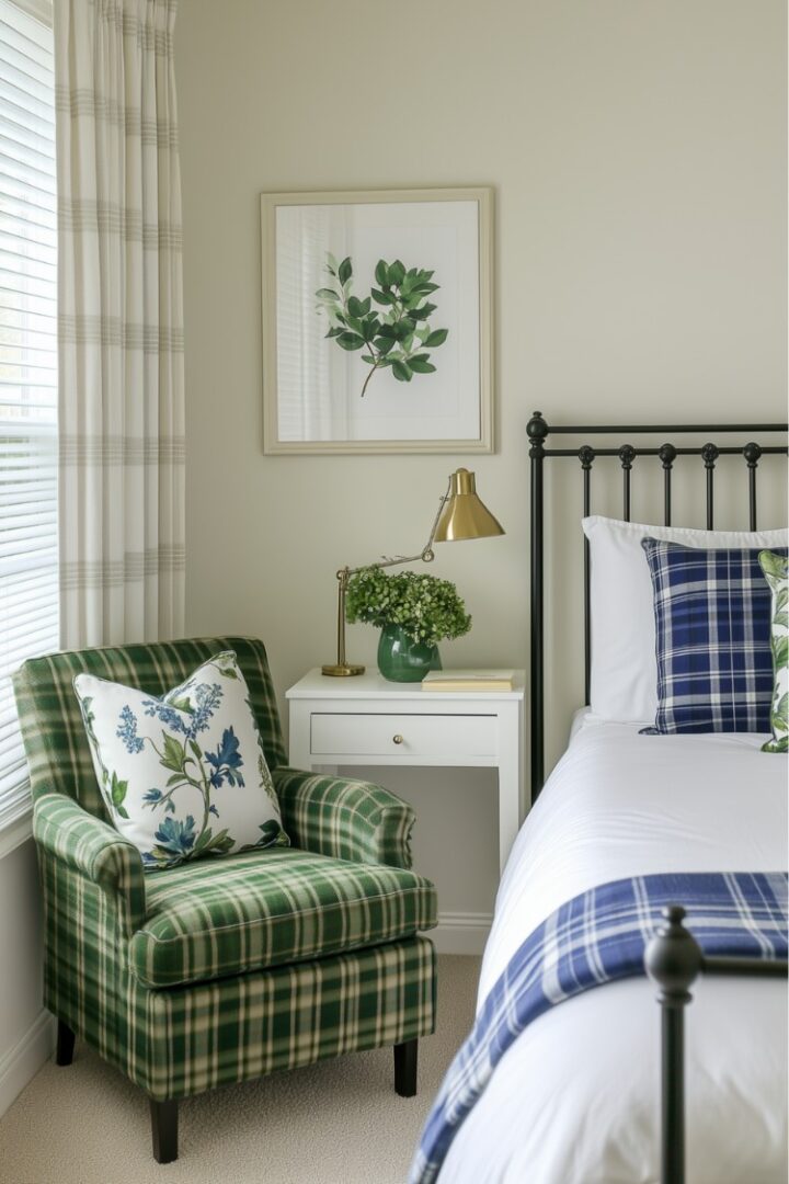 20 Functional Small Guest Bedroom Ideas - H.M.G