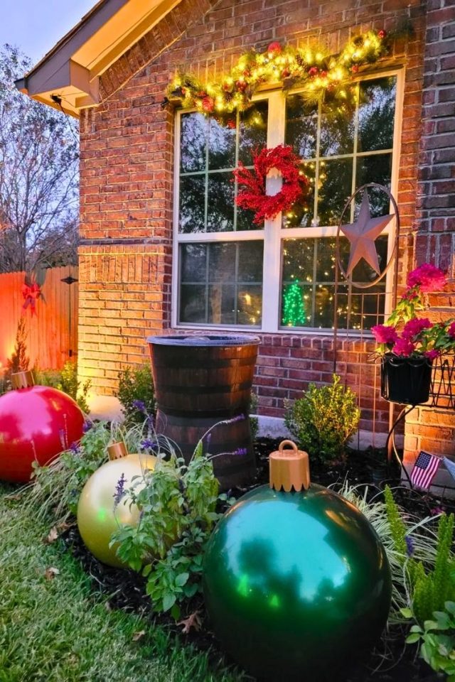 20 Simple Christmas Front Yard Decor Ideas - H.M.G