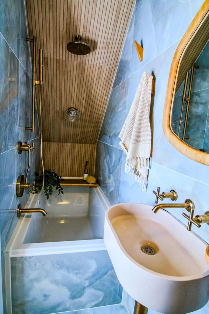 14 Small Bathroom Under Stairs Ideas to Make the Most of That Cozy ...