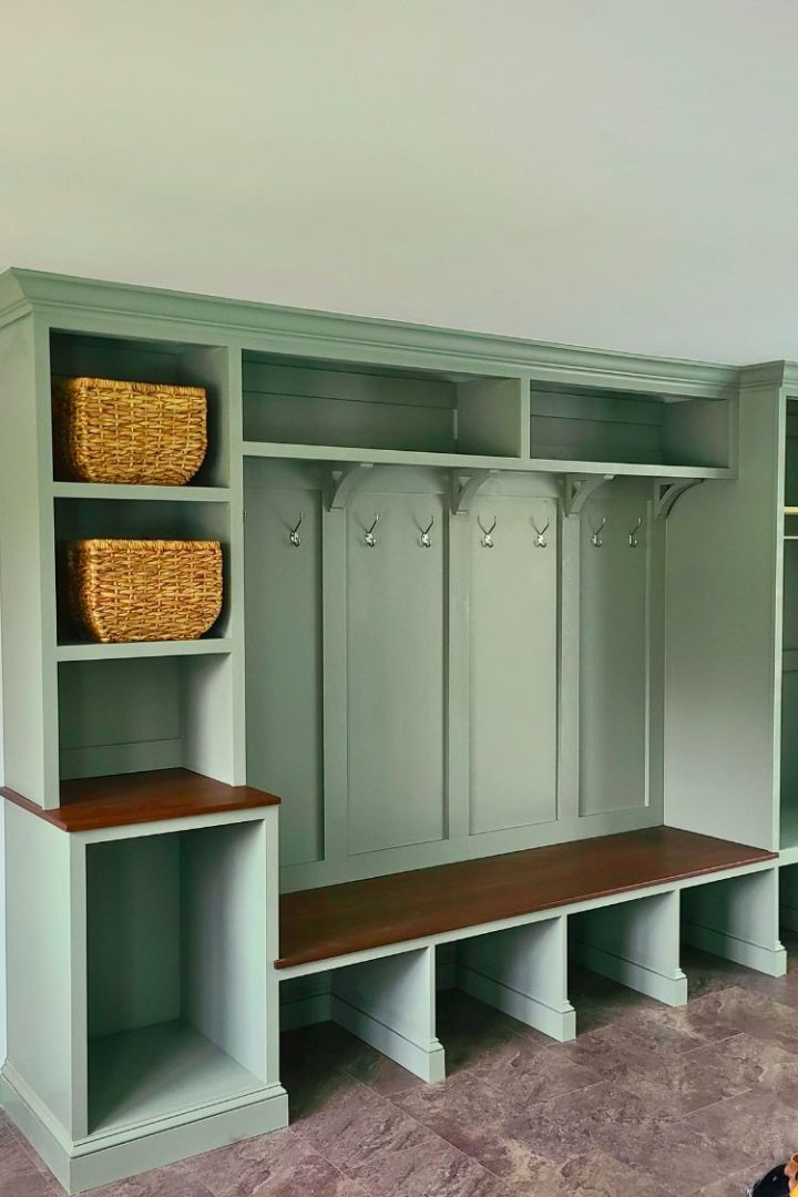 How to Nail That Cozy Farmhouse Look with a Simple Entryway Bench Setup ...