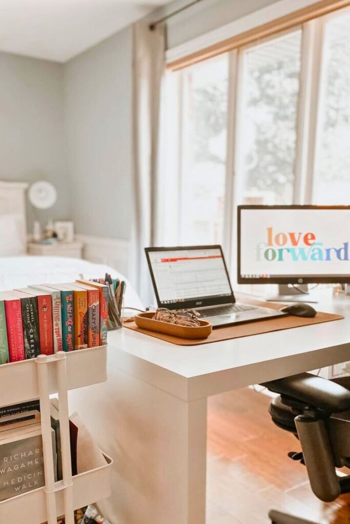 I Loved How These Small Cozy Bedroom Office Setups Feel Productive and ...