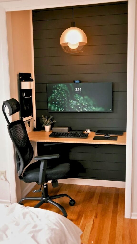 I Loved How These Small Cozy Bedroom Office Setups Feel Productive and ...
