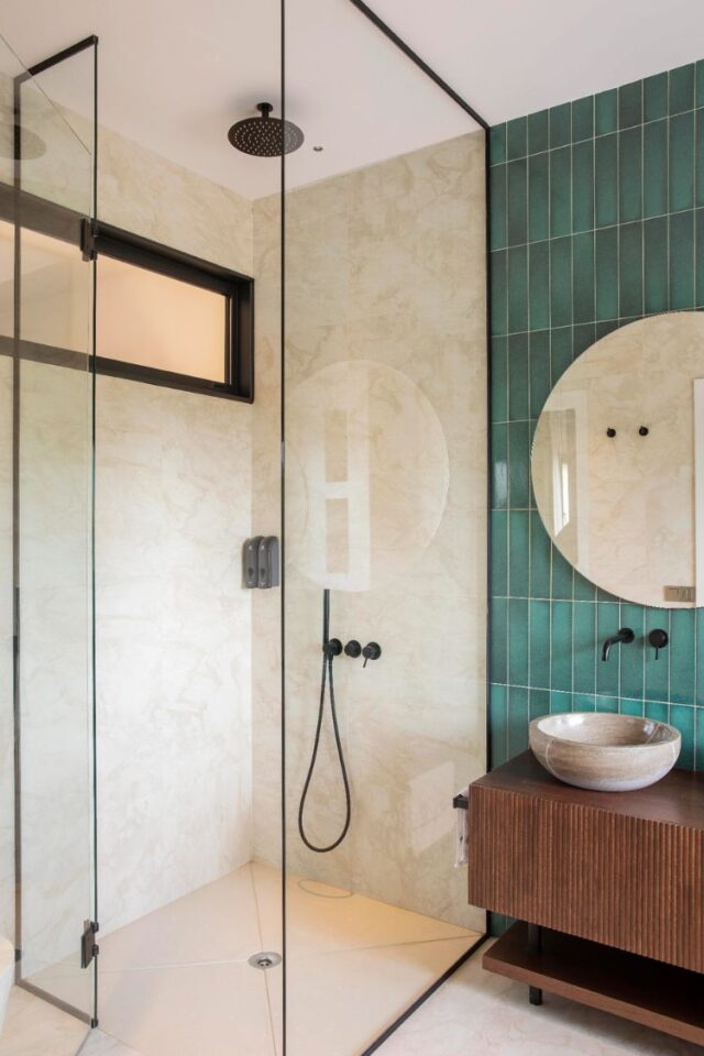 Obsessed with Emerald Green Bathrooms? These Ideas Work Even on a ...