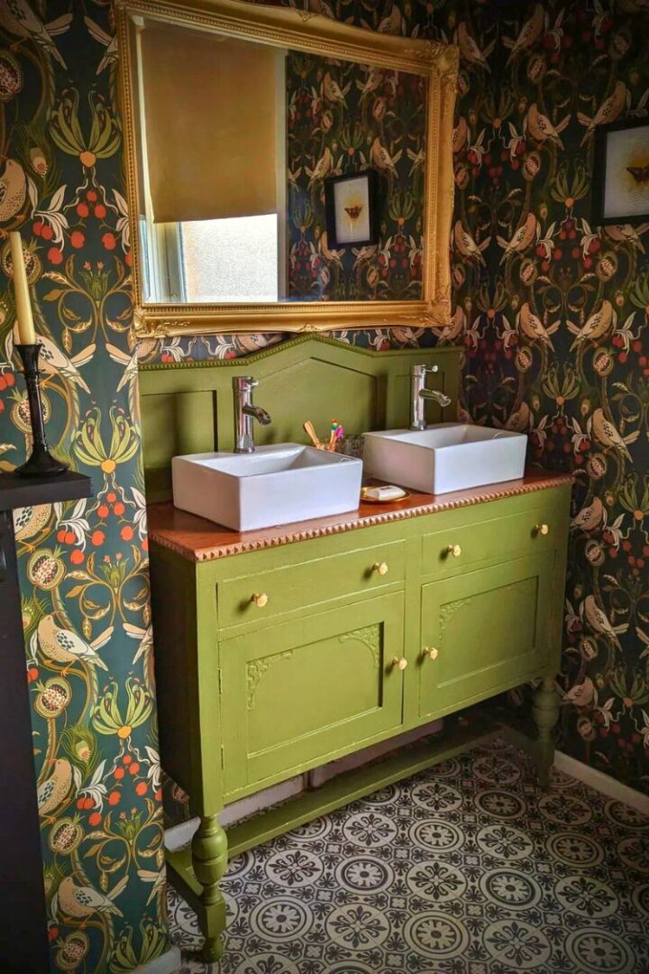 Obsessed with Emerald Green Bathrooms? These Ideas Work Even on a ...