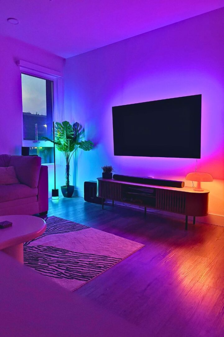 Dreaming of a Cozy TV Room? These Ideas Totally Nailed the Vibe - H.M.G