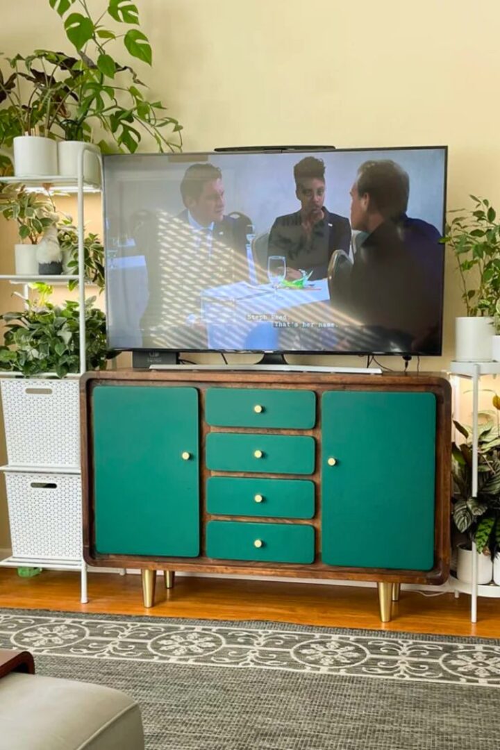 Dreaming of a Cozy TV Room? These Ideas Totally Nailed the Vibe - H.M.G