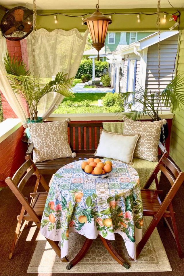 These Small Front Porches Are So Charming, You’ll Never Want To Go ...